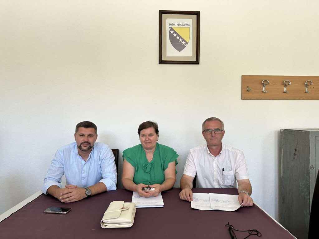 POTPISAN UGOVOR ZA II FAZU IZGRADNJE FISKULTURNE SALE U VAROŠKOJ RIJECI ... POTPISAN UGOVOR ZA II FAZU IZGRADNJE FISKULTURNE SALE U VAROŠKOJ RIJECI ...